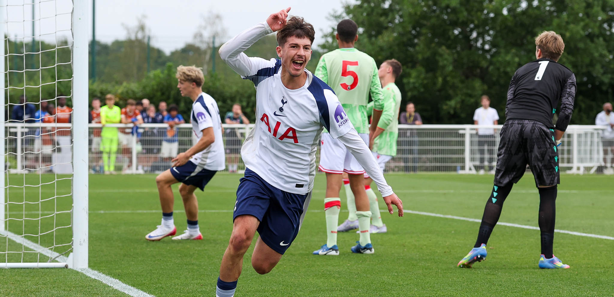 Ten-man Under-18s battle back to draw with Reading