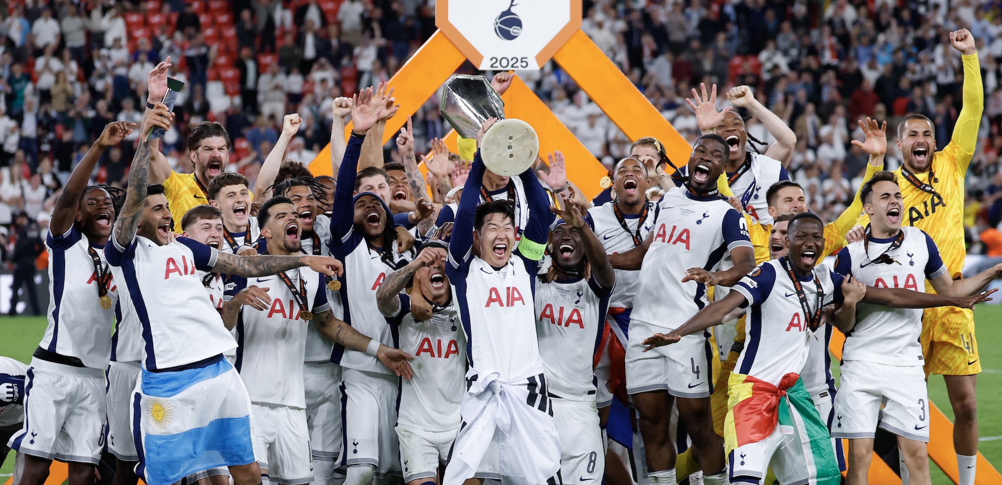 Heung-Min Son lifts the Europa League trophy!
