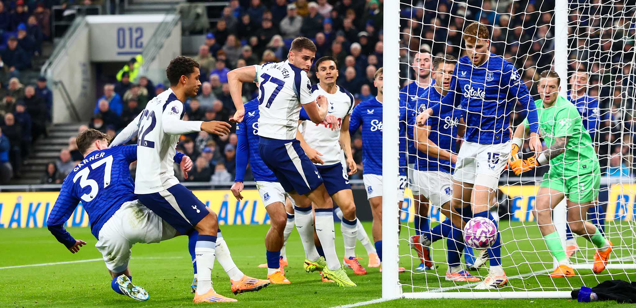 Van de Ven double inspires us to victory at Everton