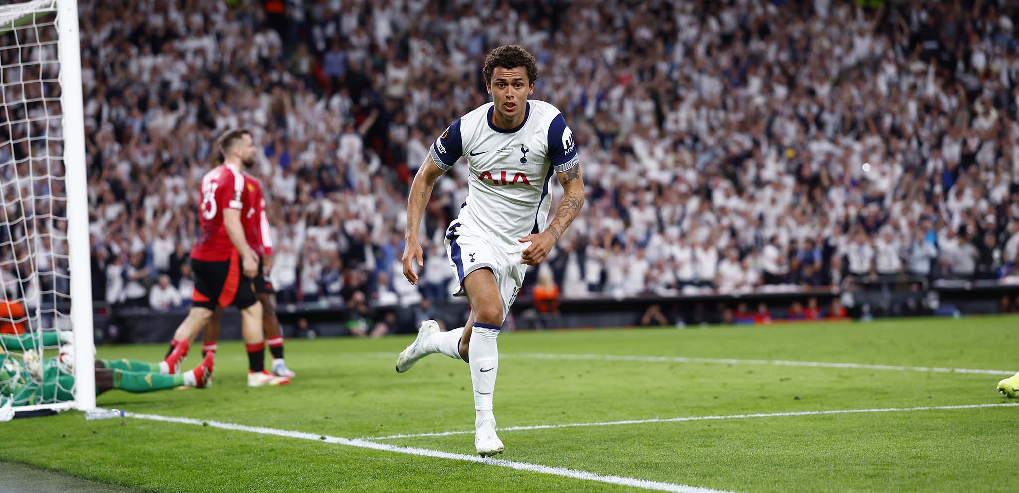 Johnson departs for Crystal Palace